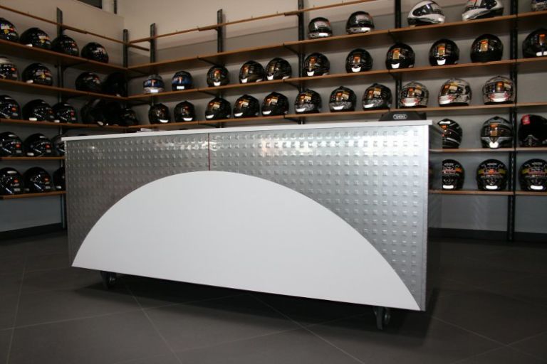 Agencement de magasin Moto Ennesser Haguenau | A3Design Strasbourg
