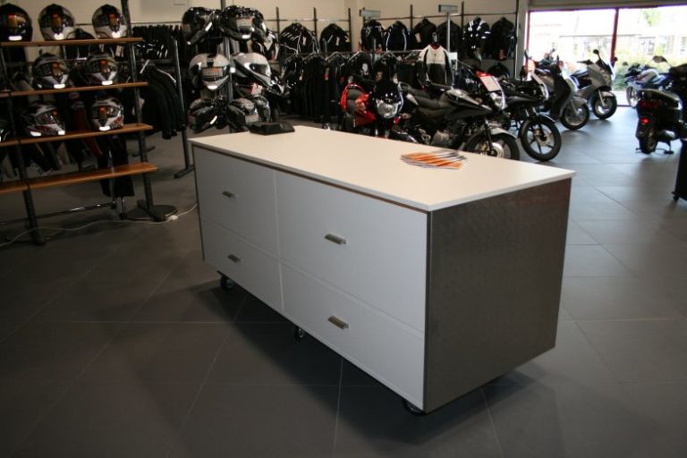 Agencement de magasin Moto Ennesser Haguenau | A3Design Strasbourg